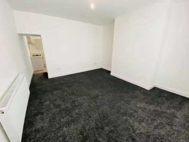 Charming 2 bedroom terraced house for rent in Park Street, Has.