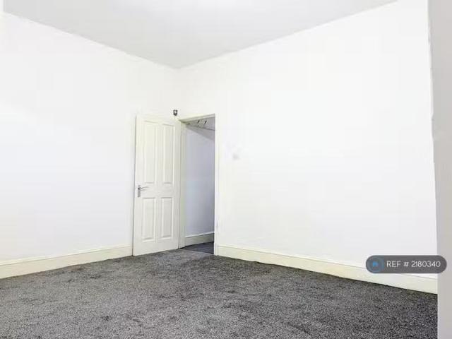 Cheap 2 bedroom terraced house for rent in Piccadilly Road, Bu.