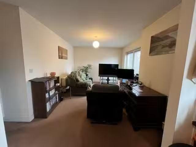 Cozy 2 bedroom apartment for rent in 10 Thurlwood Croft, Westh.