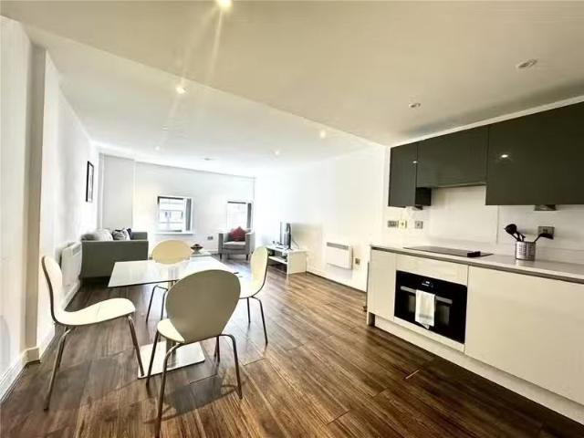 New 2 bedroom apartment for rent in Carver House, 30 Carver St.