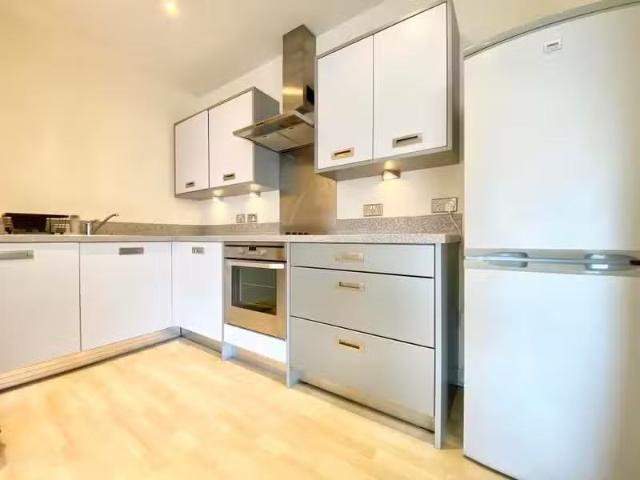 Deal! 2 bedroom apartment for rent in City Centre, Thomas Lane.
