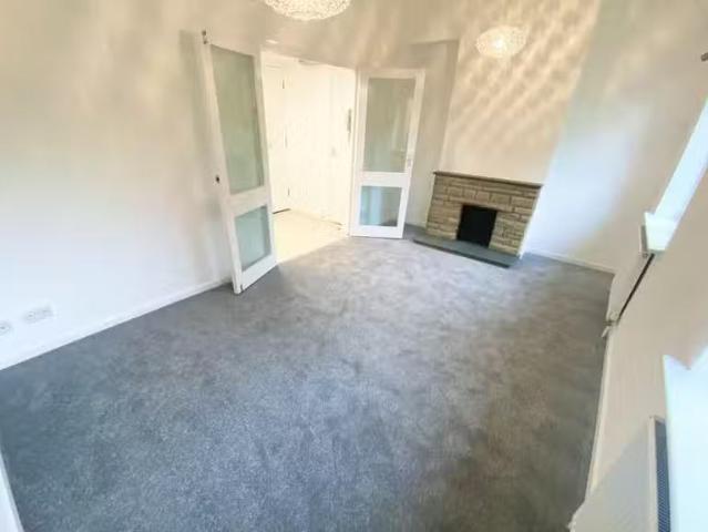 Cheap 2 bedroom apartment for rent in Avenue Court, The Avenue.