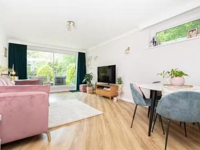 Cozy 2 bedroom apartment for rent in Branksome Wood Road, Bour.