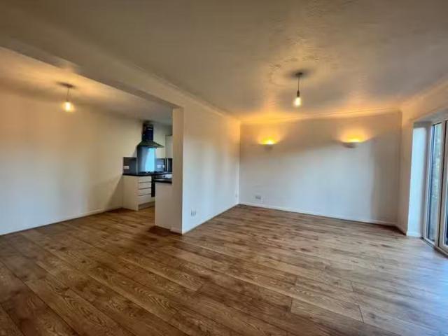 Just in! 2 bedroom apartment for rent in Broadway Lane, BOURNE.