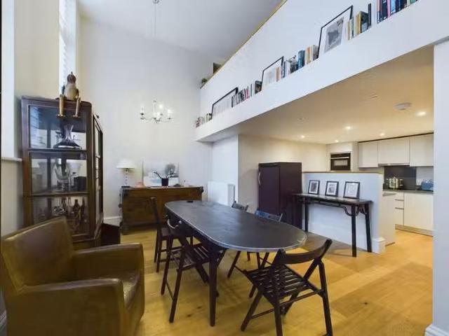 Deal! 2 bedroom apartment for rent in King Edward VII Wing, Fr.