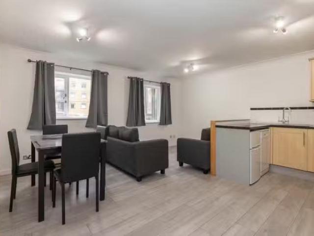 Charming 2 bedroom apartment for rent in Kings Court, Bridge S.