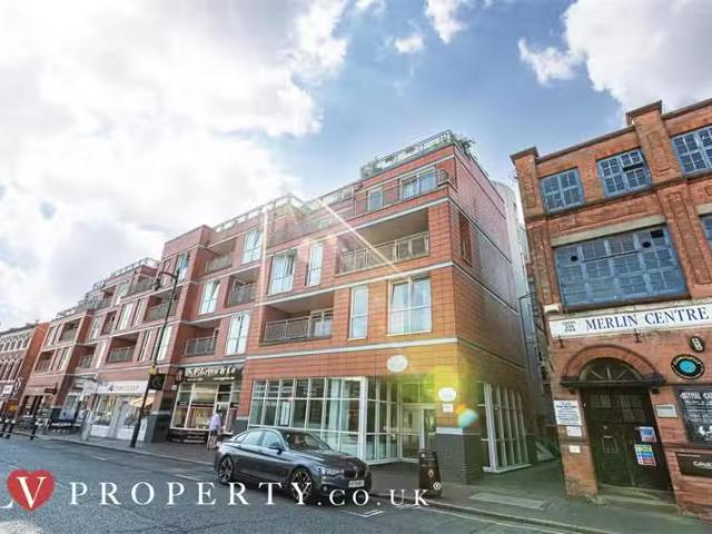 Rental! 2 bedroom apartment for rent in Heritage Court, Warsto.
