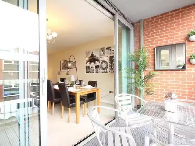 Unique 2 bedroom apartment for rent in Orb, Tenby Street, Jewe.