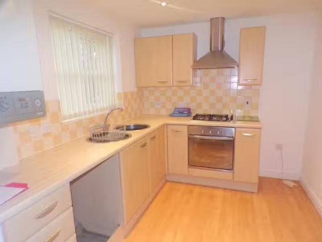 Nice 2 bedroom apartment for rent in Ladybower Close, Upton, C.