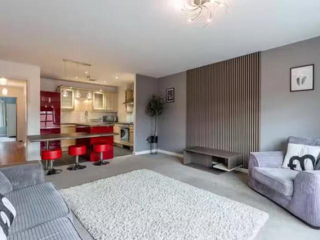 Nice 2 bedroom apartment for rent in Point 3, George Street, B3