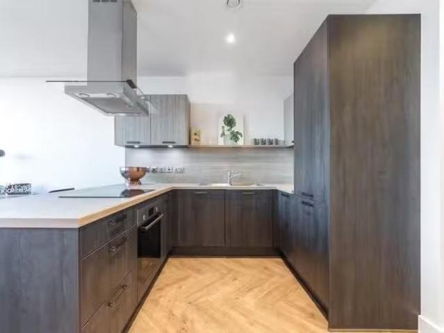 Charming 2 bedroom apartment for rent in Priory House, 20 Gooc.