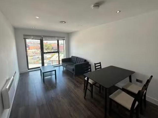 Nice 2 bedroom apartment for rent in Regency Pace, 50 Parade.