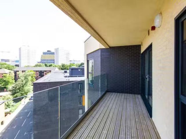 For Rent! 2 bedroom apartment for rent in Regency Place, Parad.