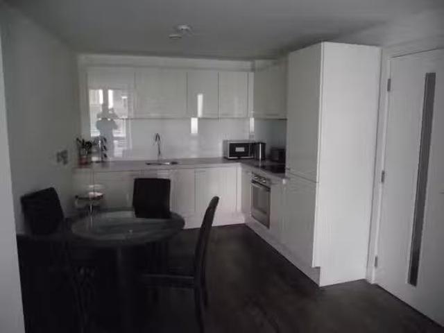 Cozy 2 bedroom flat for rent in Orion Building, 90 Navigation.