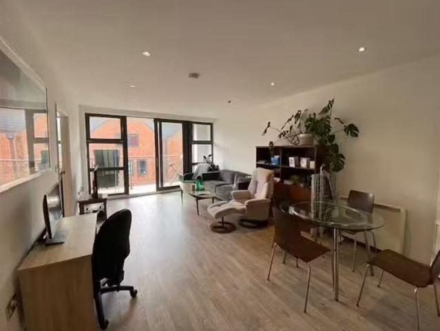 Cheap 2 bedroom flat for rent in Boxworks, Tenby Street North.
