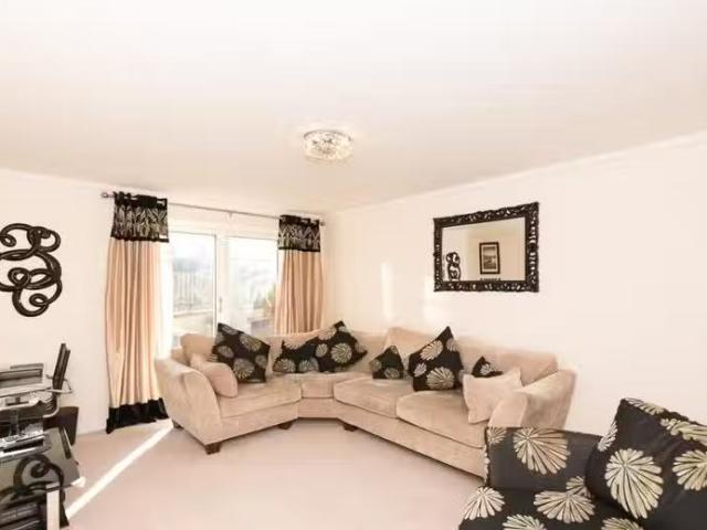 Cheap 2 bedroom flat for rent in Broomhill Road, Aberdeen, AB10