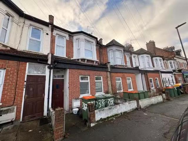 Rental! 2 bedroom flat for rent in Dersingham Avenue, London.