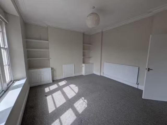 Unique 2 bedroom flat for rent in Elmgrove Road First Floor Fl.
