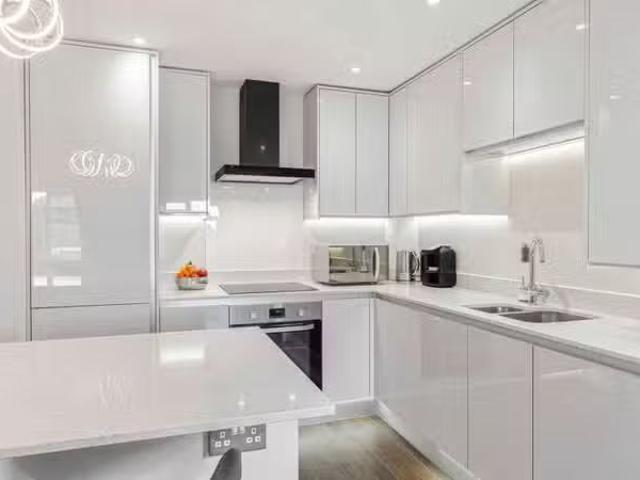 Cozy 2 bedroom flat for rent in Fairway View, Dove House Lane.