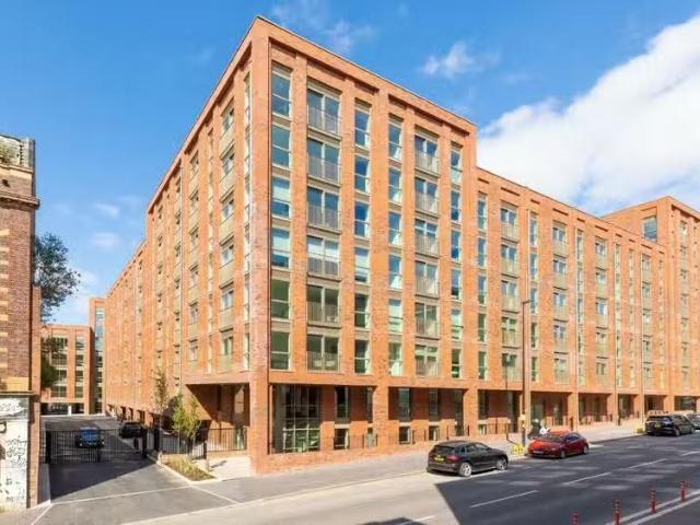 For Rent! 2 bedroom flat for rent in Hairpin House, Bradford S.