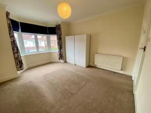 Nice 2 bedroom flat for rent in Heathwood Road, Bournemouth, BH9