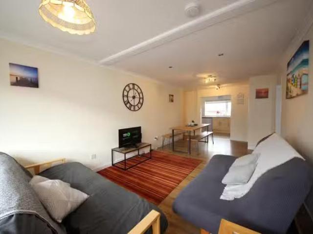 Cheap 2 bedroom flat for rent in Seabourne Road, Southbourne.