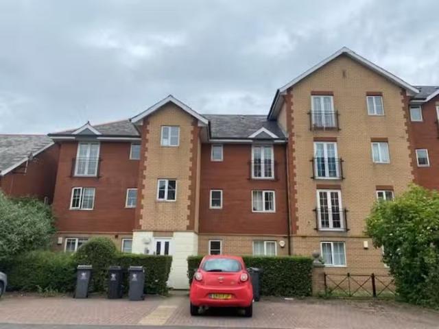 Nice 2 bedroom flat for rent in Seager Drive, Windsor Quay, Ca.