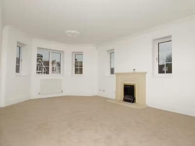 Deal! 2 bedroom flat for rent in Selwyn Road, BN21