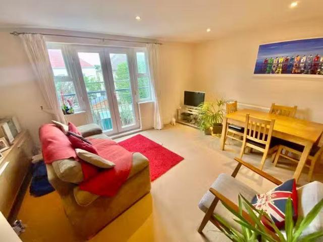 Rental! 2 bedroom flat for rent in Southwood Avenue, Southbour.