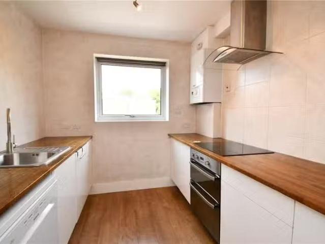 Nice 2 bedroom flat for rent in The Malverns, Ringwood, Prento.