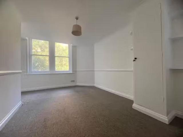 Rental! 2 bedroom flat for rent in Town Centre Ready To Move.
