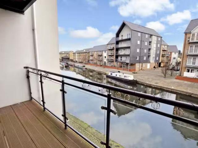 Charming 2 bedroom flat for rent in Wharf Road, City Centre, C.