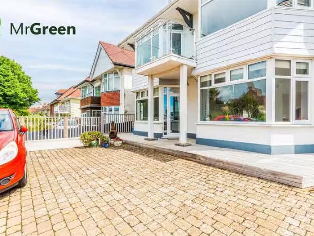 Charming 2 bedroom flat for rent in 19 Woodland Avenue, Bourne.