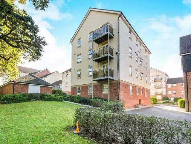 Unique 2 bedroom Flat to rent, Whites Way, Hedge End, SO30 £1.