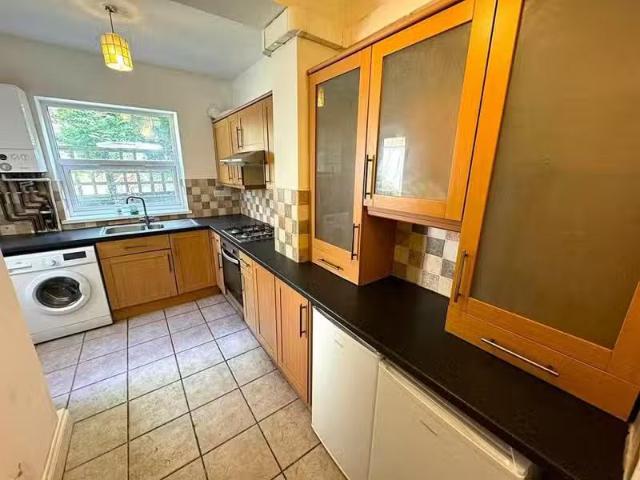 Cozy 2 bedroom ground floor flat for rent in Hotwell Road, Hot.
