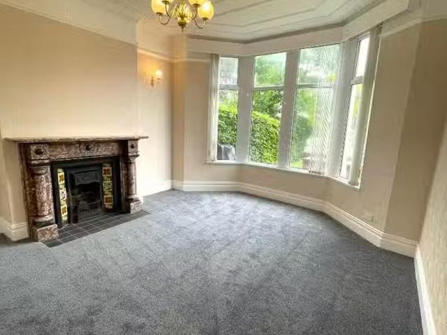Rental! 2 bedroom ground floor flat for rent in Ninian Road, C.