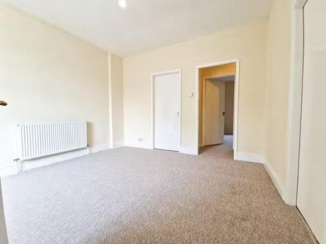 For Rent! 2 bedroom ground floor flat for rent in Ravenshill R.