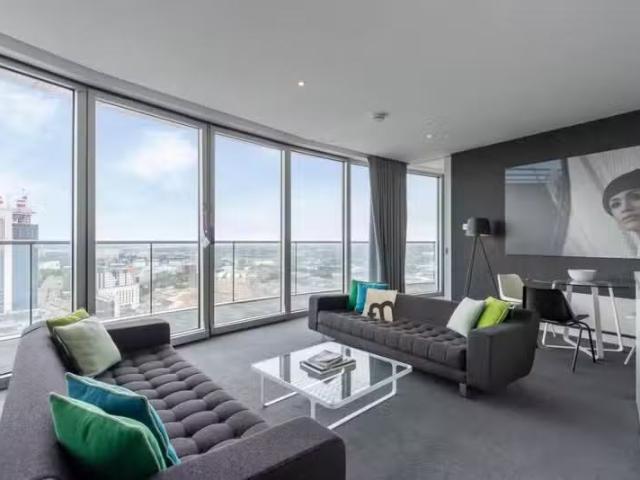 Cozy 2 bedroom penthouse for rent in Rotunda, 150 New Street.