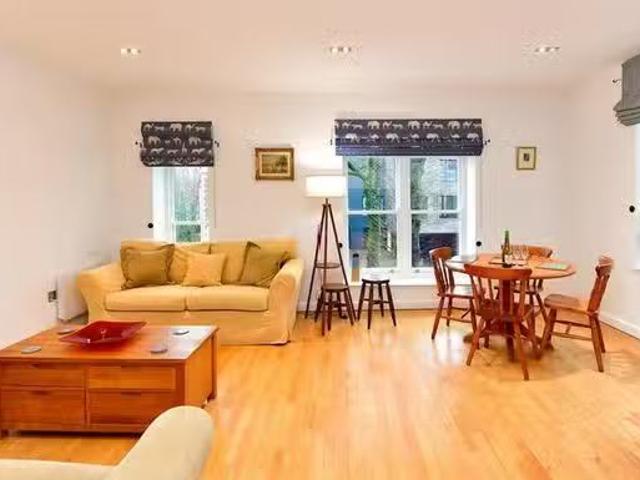 Charming 2 BR Cathedral Road