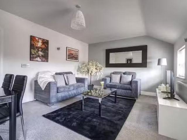 Cheap 2 BR Cavendish Court