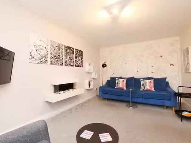 Deal! 2 BR Claremont Terrace