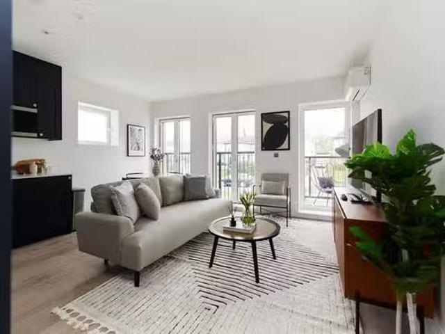 Charming 2 BR Forty Lane