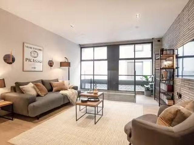 Rental! 2 BR King's Mews