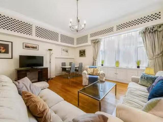For Rent! 2 BR Hyde Park Gate
