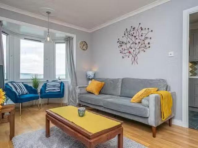 Cozy 2 BR Laverockbank Road