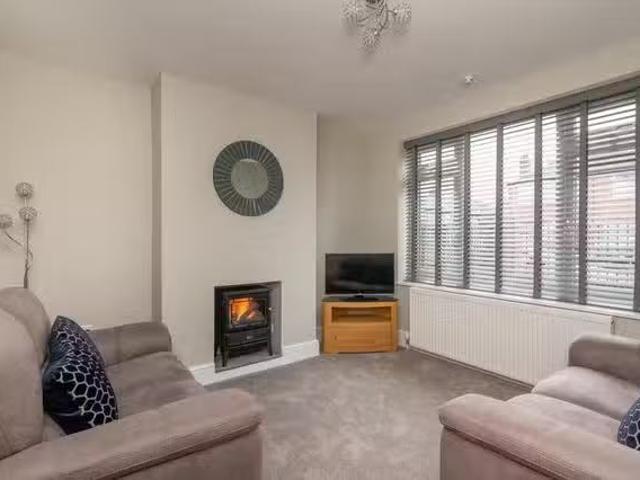 Charming 2 BR Main Avenue