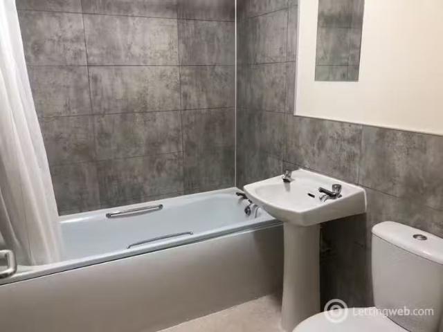 Just in! 2 BR Property to rent in 76 North Lindsay Street, Dun.