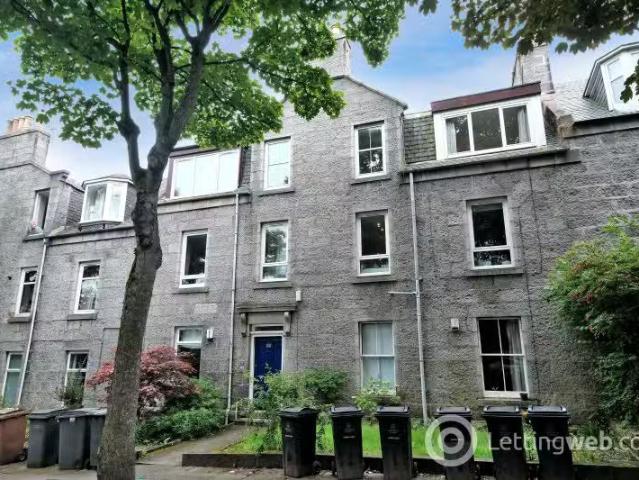Cozy 2 BR Property to rent in Thomson Street, Rosemount, Aberd.