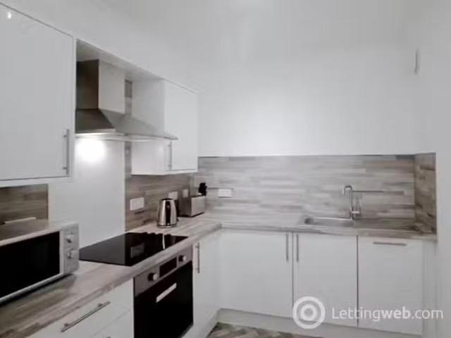 Nice 2 BR Property to rent in West Princes Street, Woodlands.