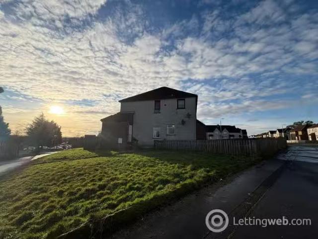Just in! 2 BR Property to rent in Ardgour Road, Knockinlaw, Ki.